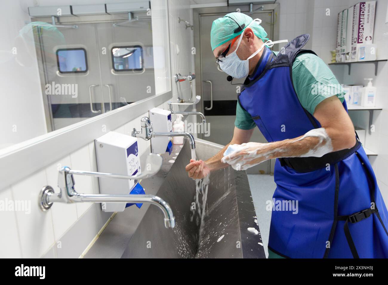 Surgical Scrub, Handwashing, Operating Room, Surgery, Hospital Donostia ...