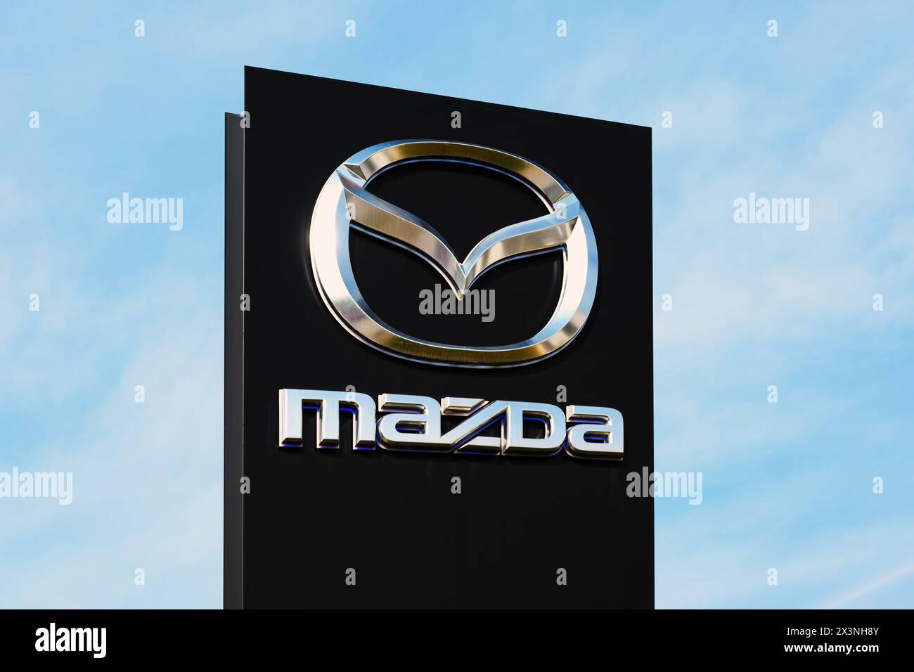 Car showroom sale sign hi-res stock photography and images - Alamy