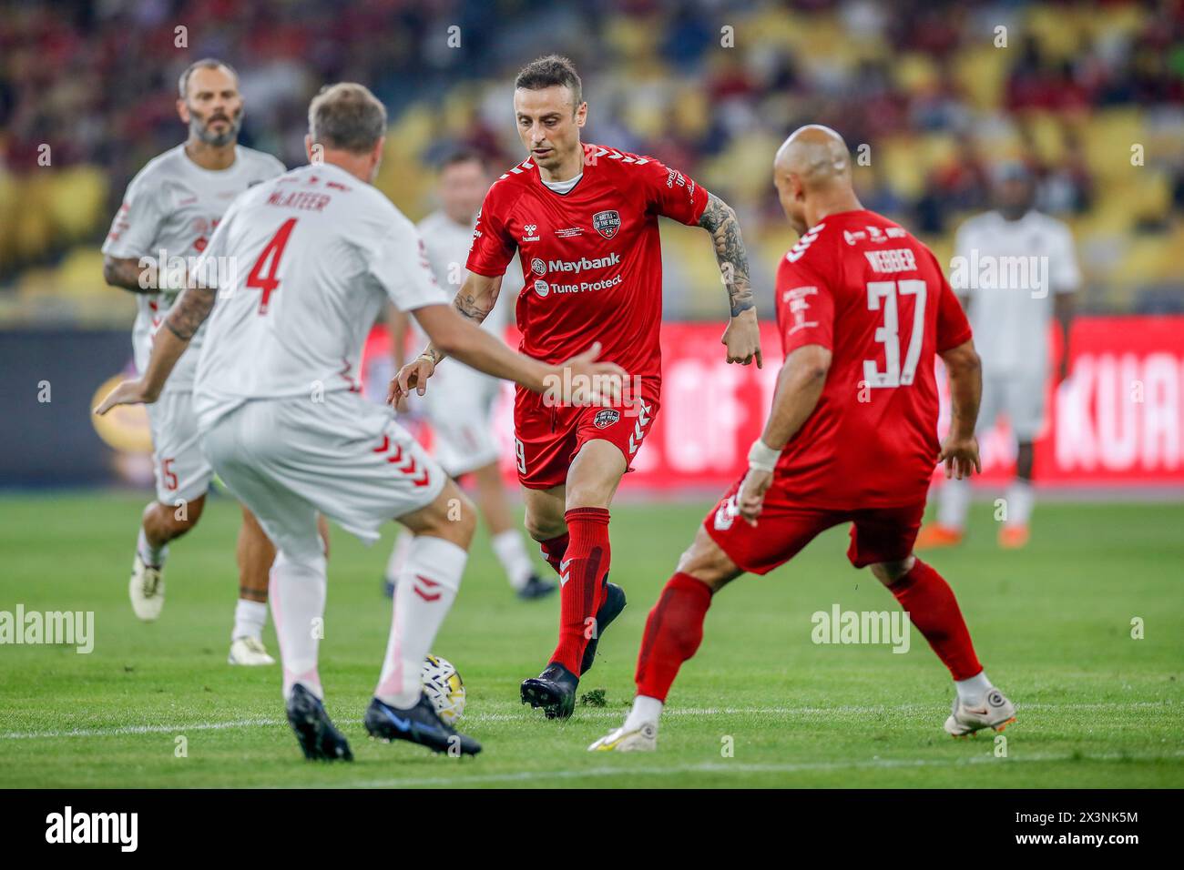Kuala Lumpur, Malaysia. 27th Apr, 2024. Dimitar Berbatov (C), Danny ...