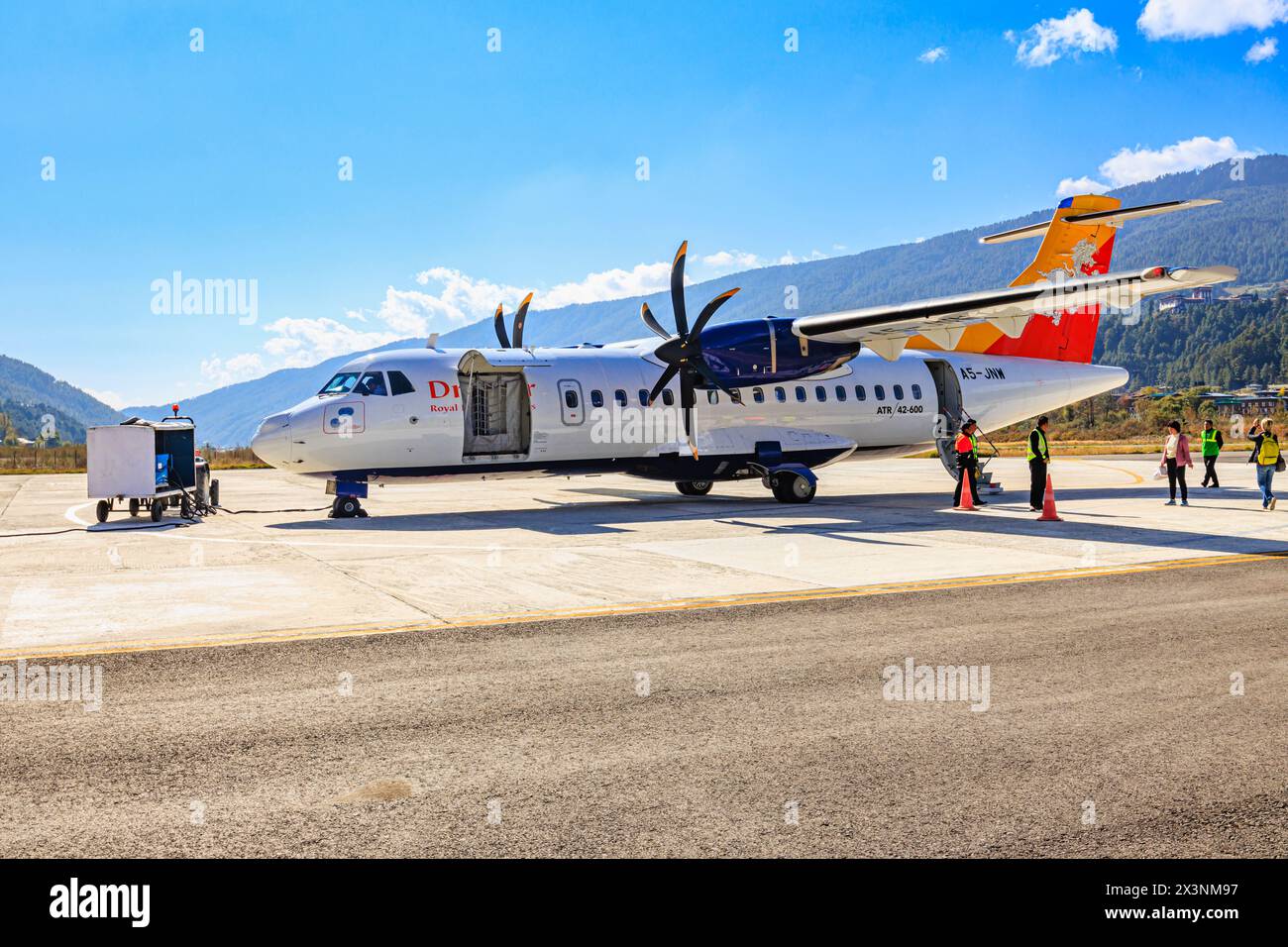 Druk air royal bhutan airlines hi-res stock photography and images - Alamy