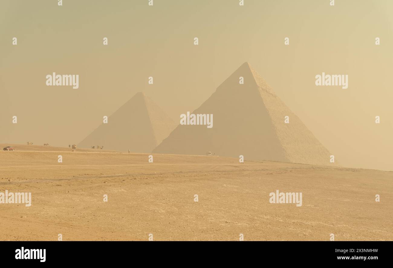 Pyramids in giza pattern hi-res stock photography and images - Alamy