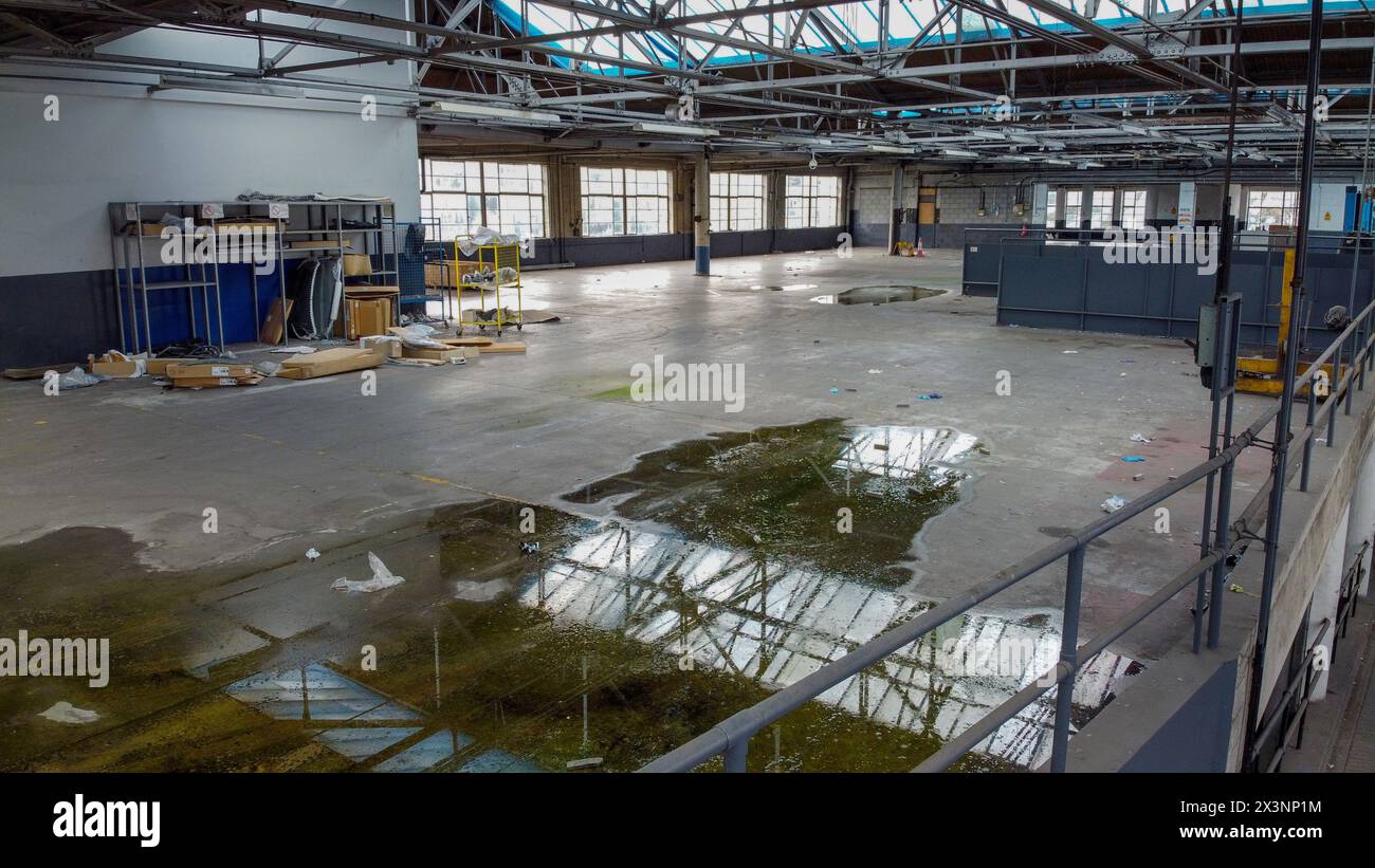 Len House, the 1930s art deco Rootes car showroom and factory in ...