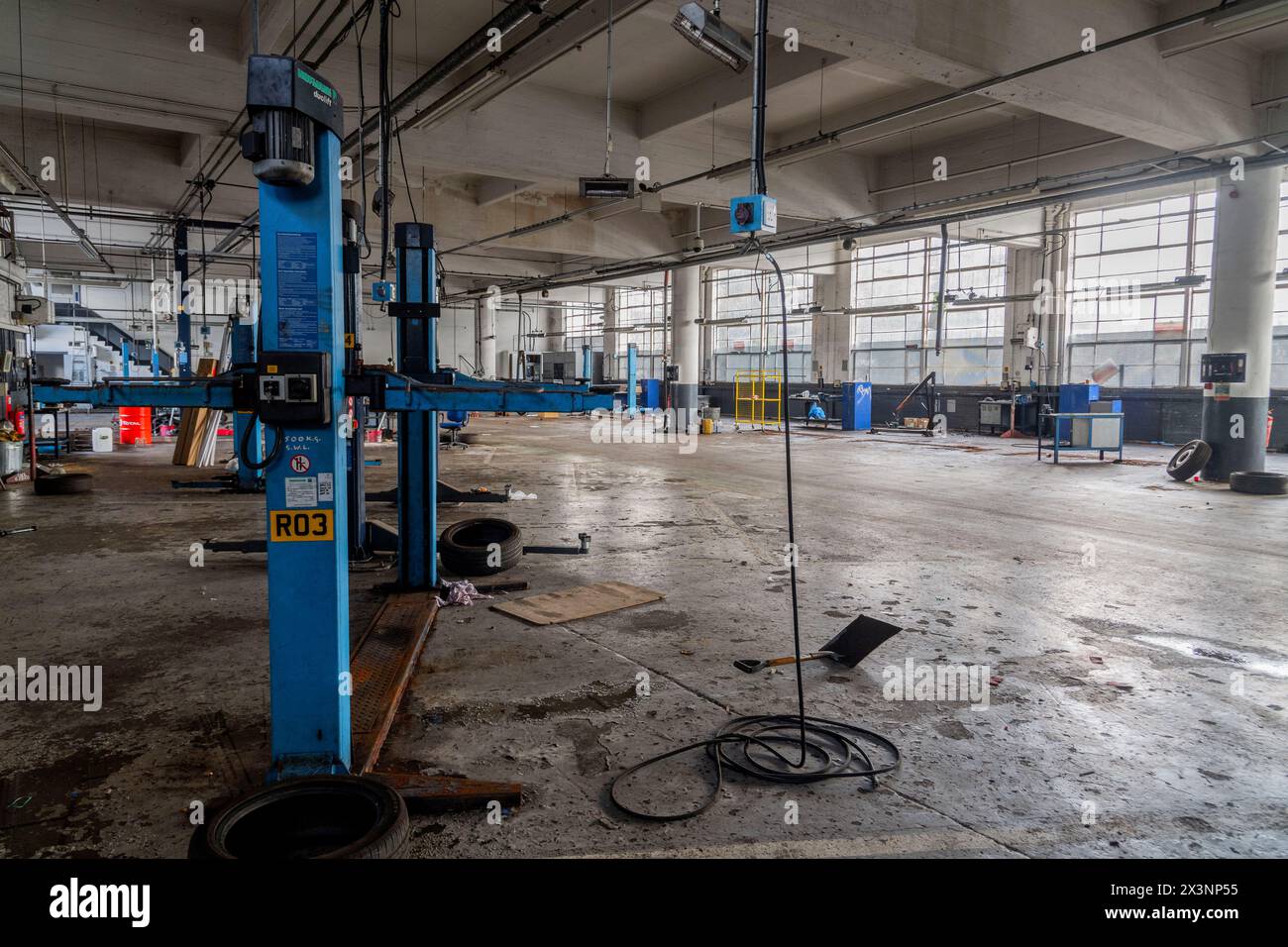 Len House, the 1930s art deco Rootes car showroom and factory in ...