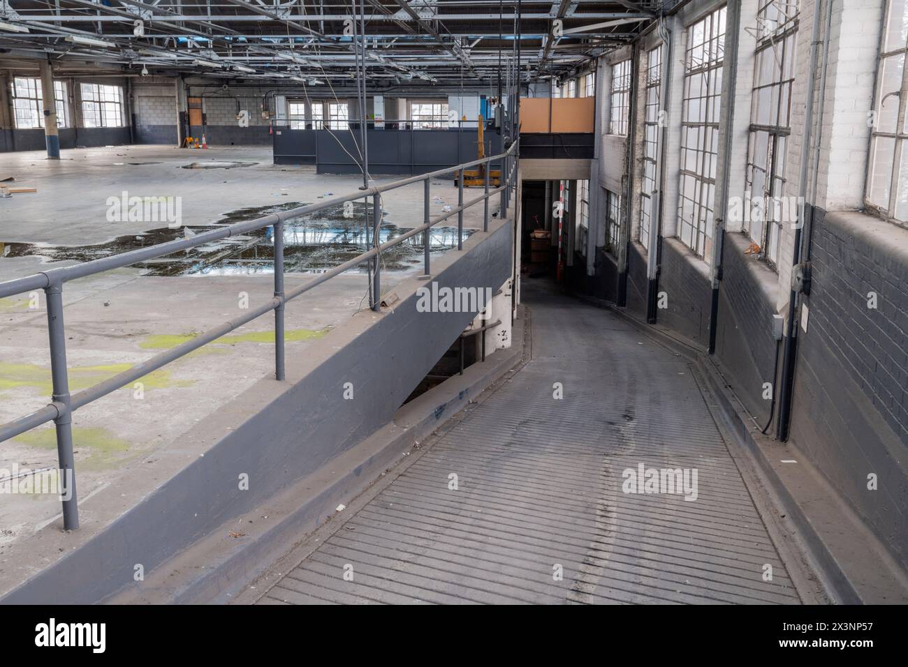 Len House, the 1930s art deco Rootes car showroom and factory in ...