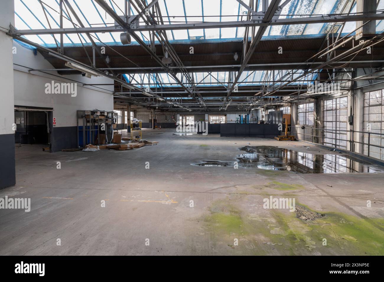 Len House, the 1930s art deco Rootes car showroom and factory in ...