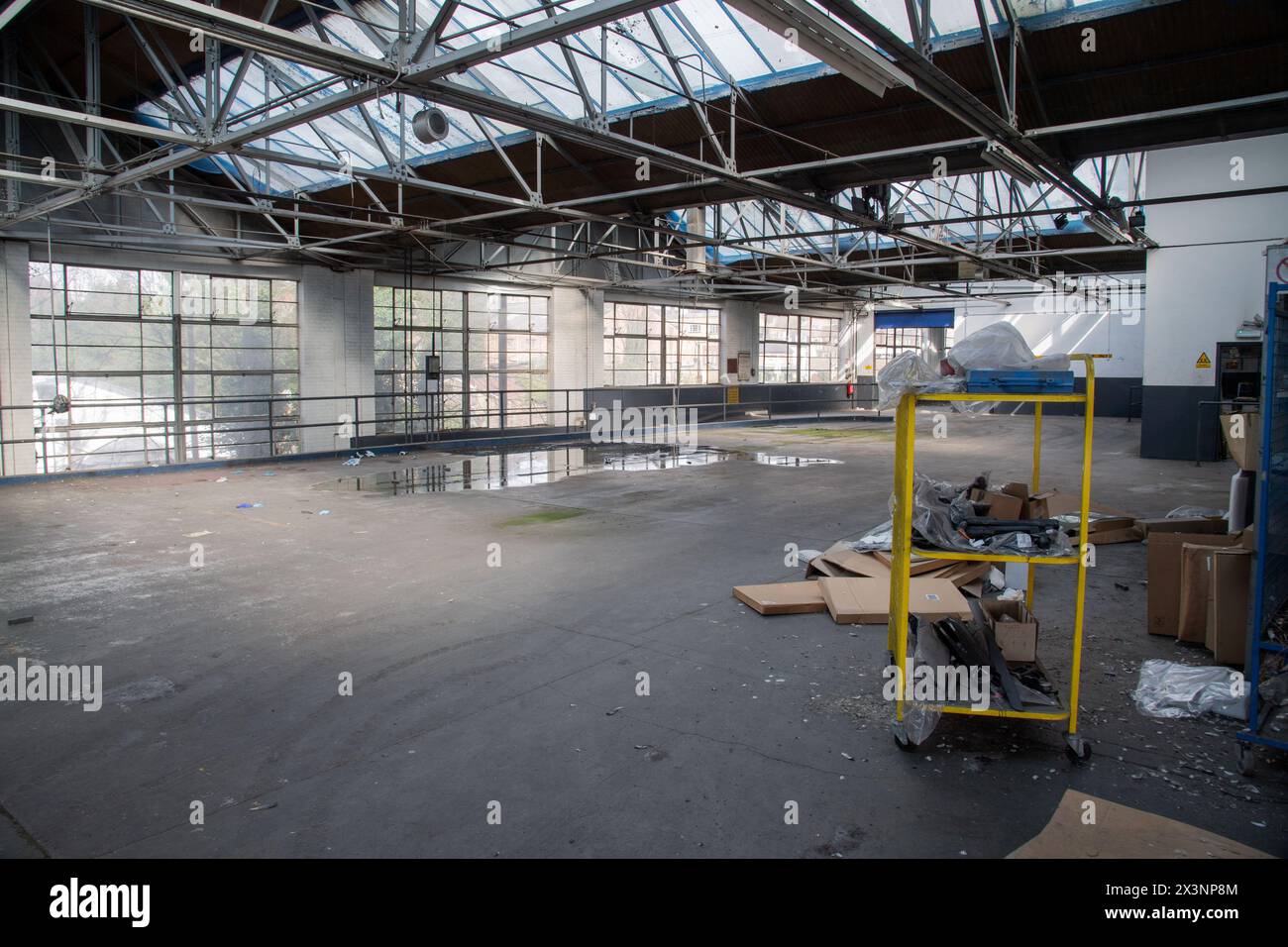 Len House, the 1930s art deco Rootes car showroom and factory in ...