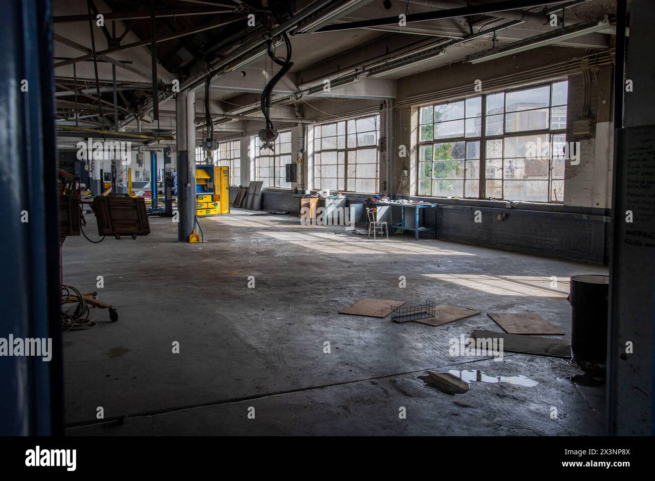 Len House, the 1930s art deco Rootes car showroom and factory in ...