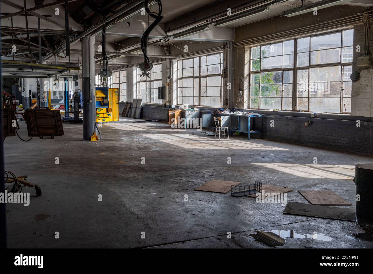 Len House, the 1930s art deco Rootes car showroom and factory in ...