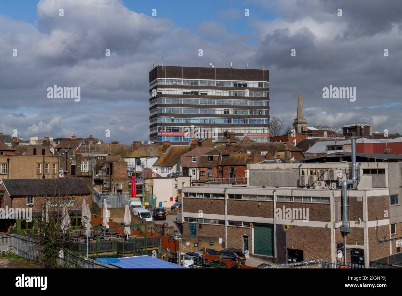 Len House, the 1930s art deco Rootes car showroom and factory in ...