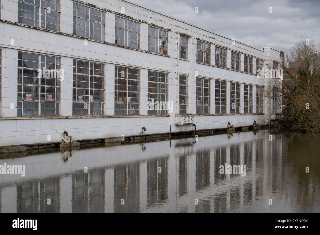 Len House, the 1930s art deco Rootes car showroom and factory in ...