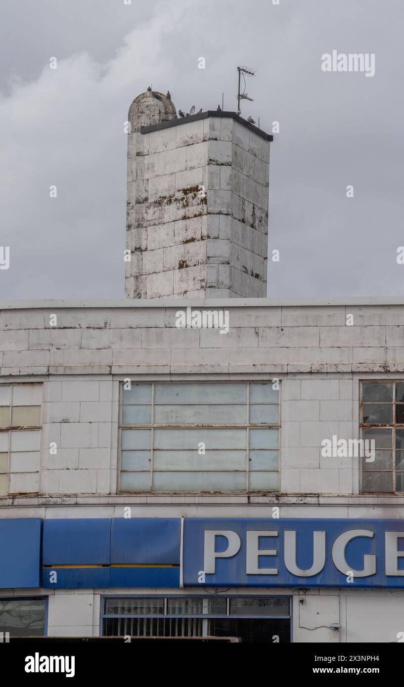Len House, the 1930s art deco Rootes car showroom and factory in ...