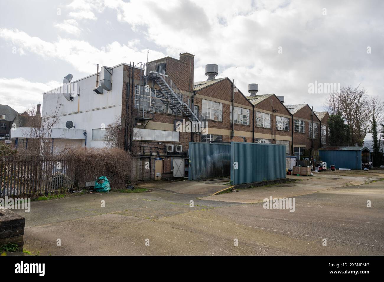 Len House, the 1930s art deco Rootes car showroom and factory in ...