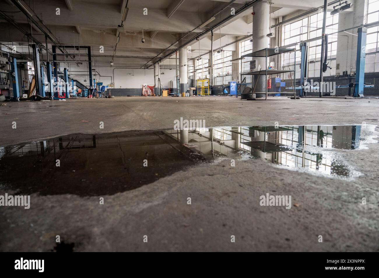 Len House, the 1930s art deco Rootes car showroom and factory in ...
