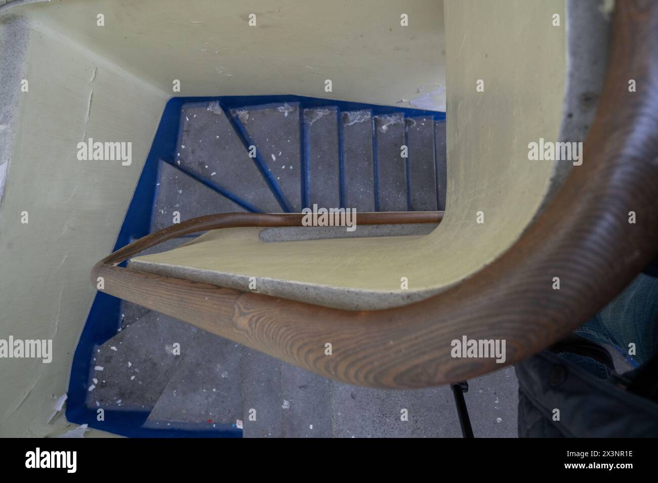 Len House, the 1930s art deco Rootes car showroom and factory in ...