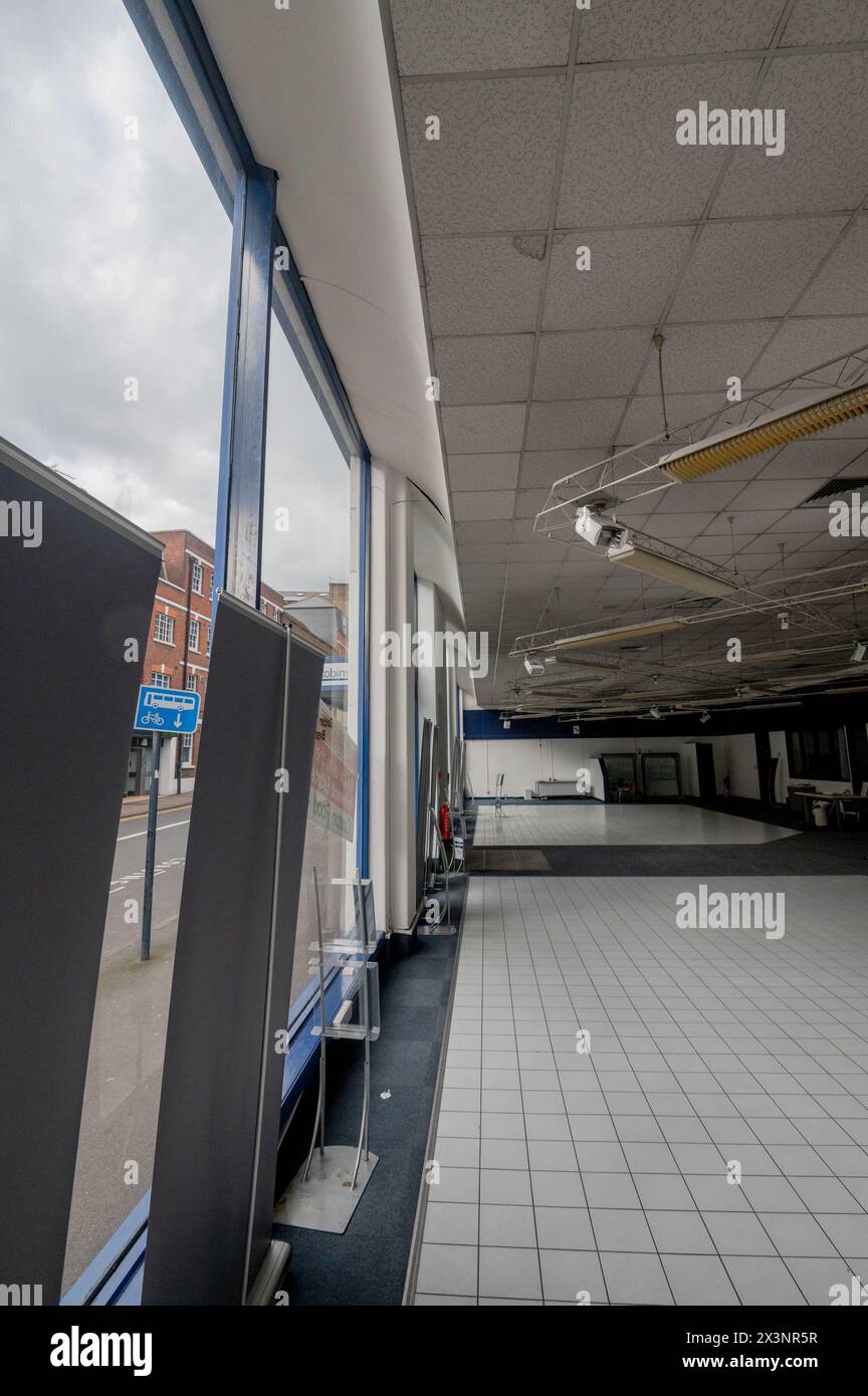 Len House, the 1930s art deco Rootes car showroom and factory in ...