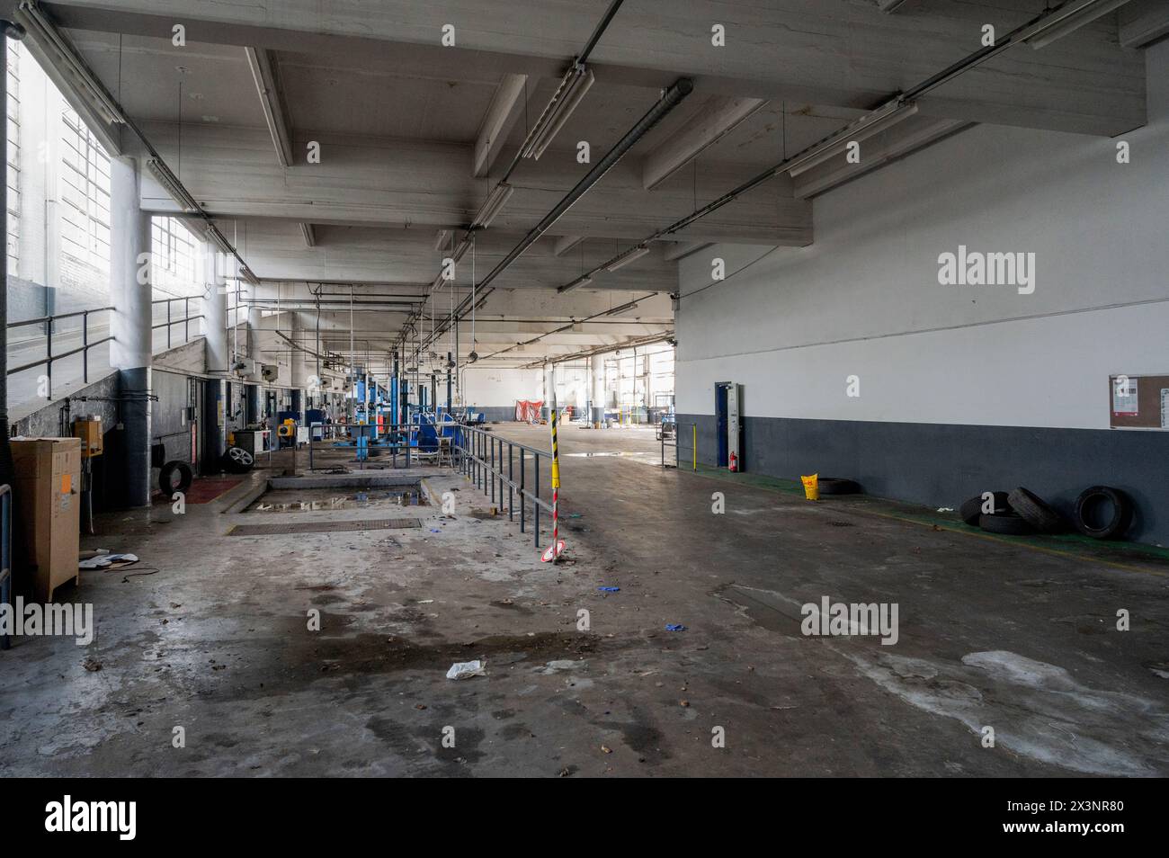 Len House, the 1930s art deco Rootes car showroom and factory in ...