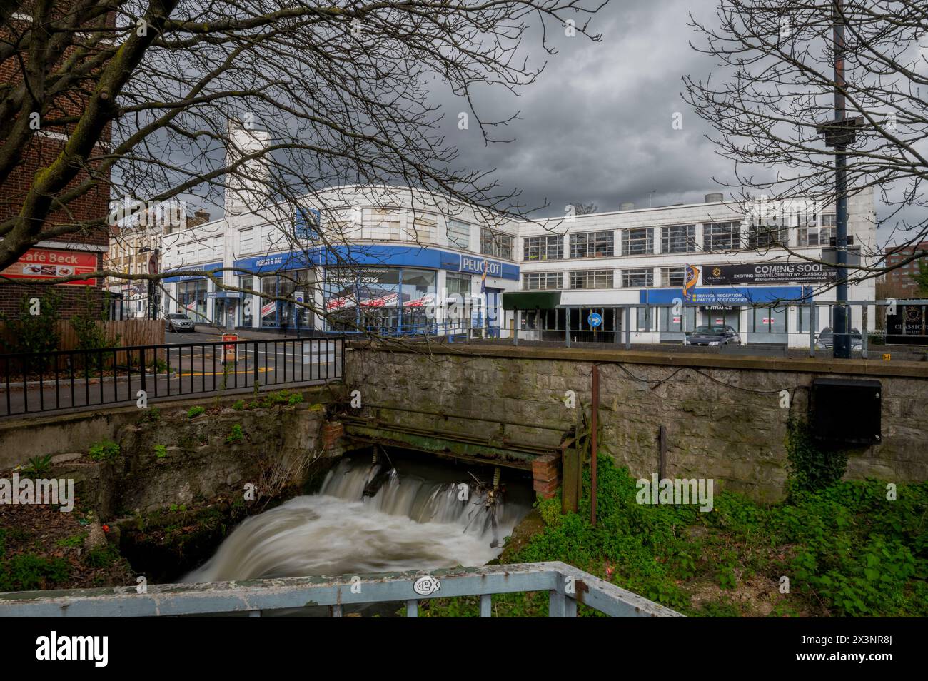 Len House, the 1930s art deco Rootes car showroom and factory in ...