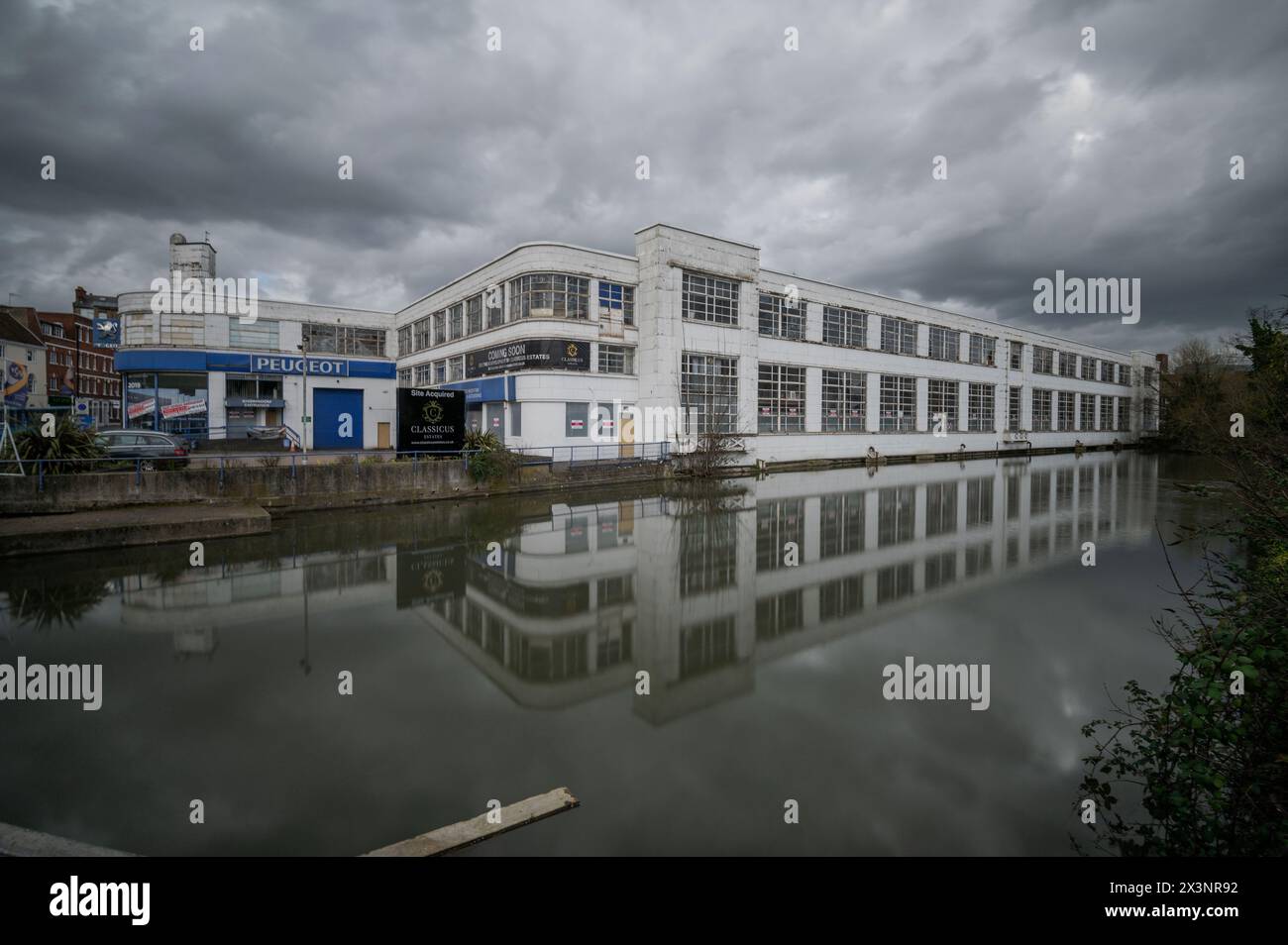Len House, the 1930s art deco Rootes car showroom and factory in ...