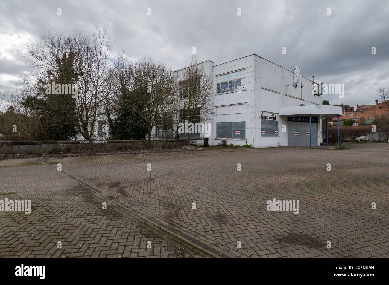 Len House, the 1930s art deco Rootes car showroom and factory in ...