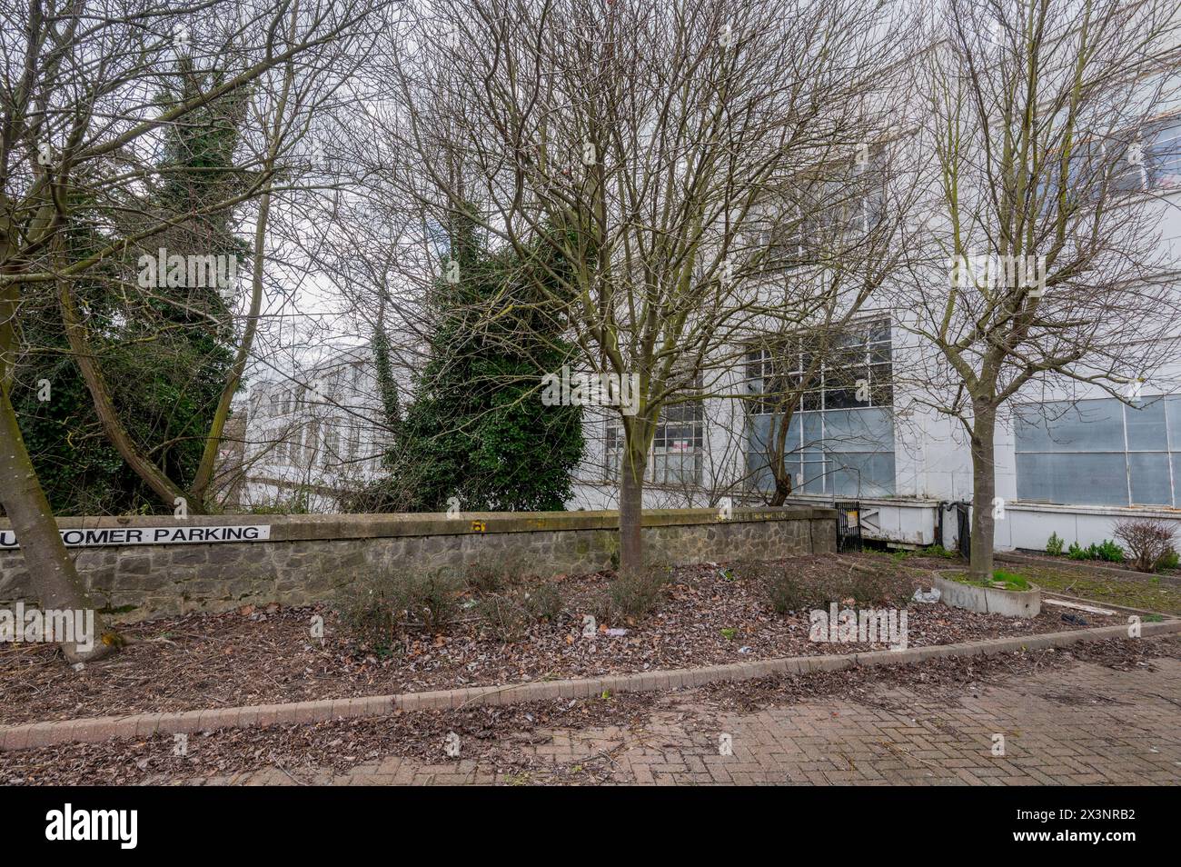 Len House, the 1930s art deco Rootes car showroom and factory in ...