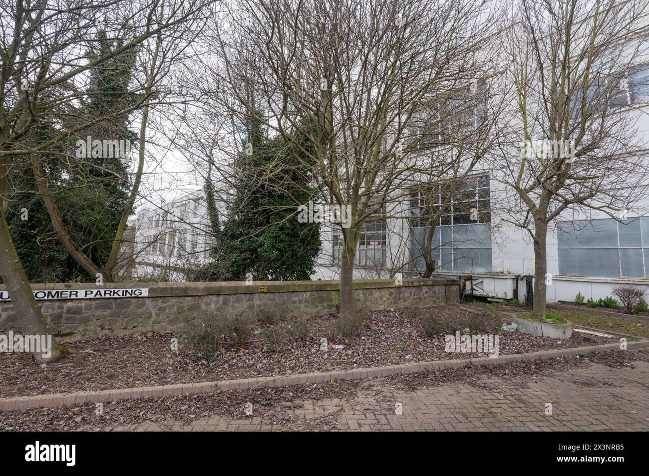Len House, the 1930s art deco Rootes car showroom and factory in ...