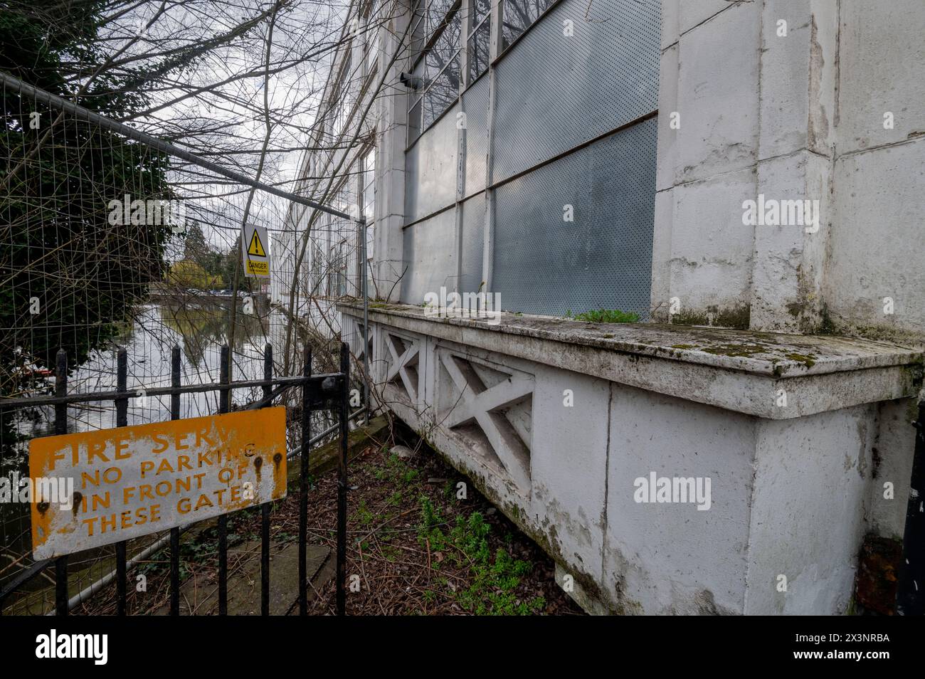 Len House, the 1930s art deco Rootes car showroom and factory in ...