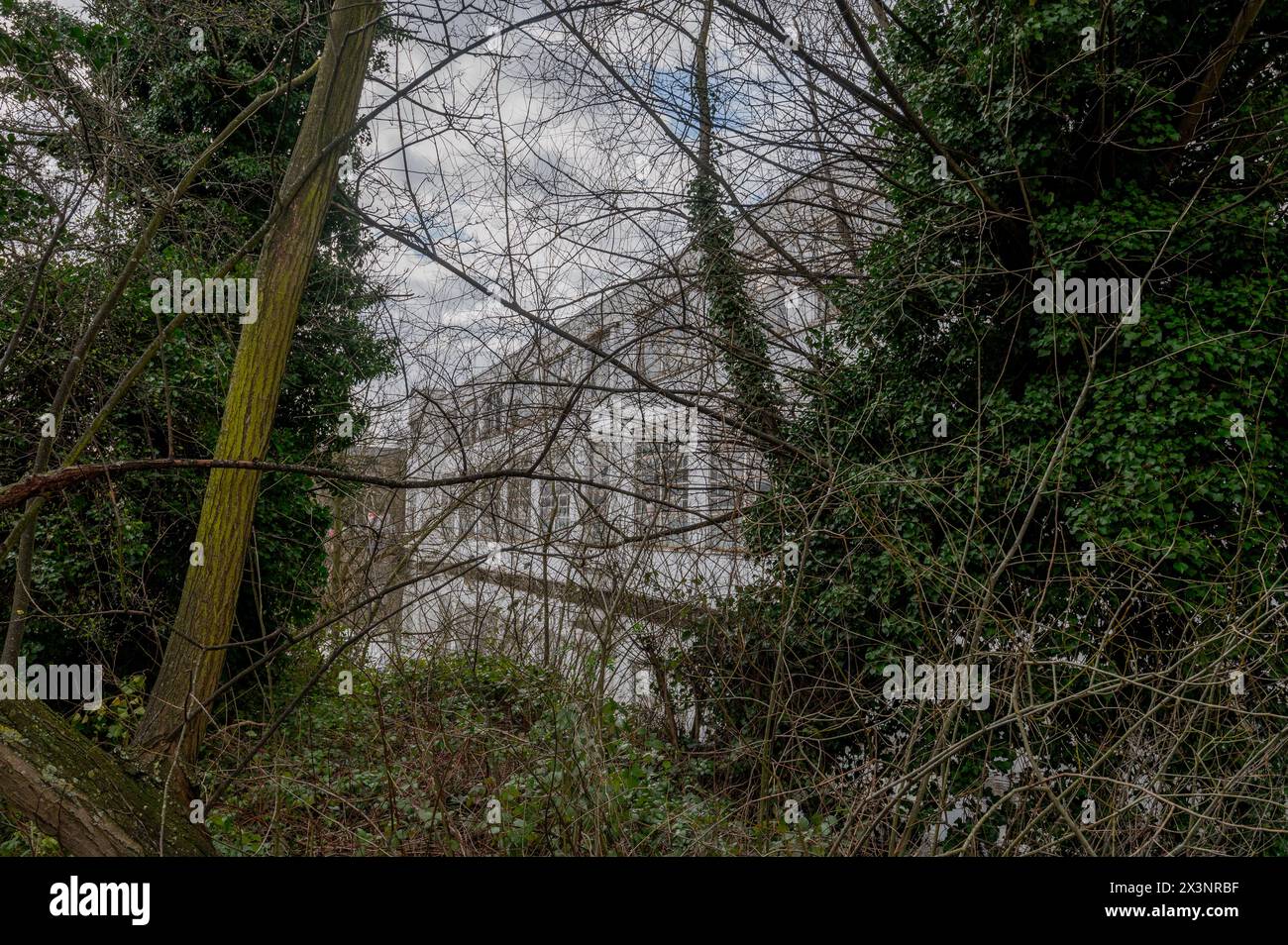 Len House, the 1930s art deco Rootes car showroom and factory in ...