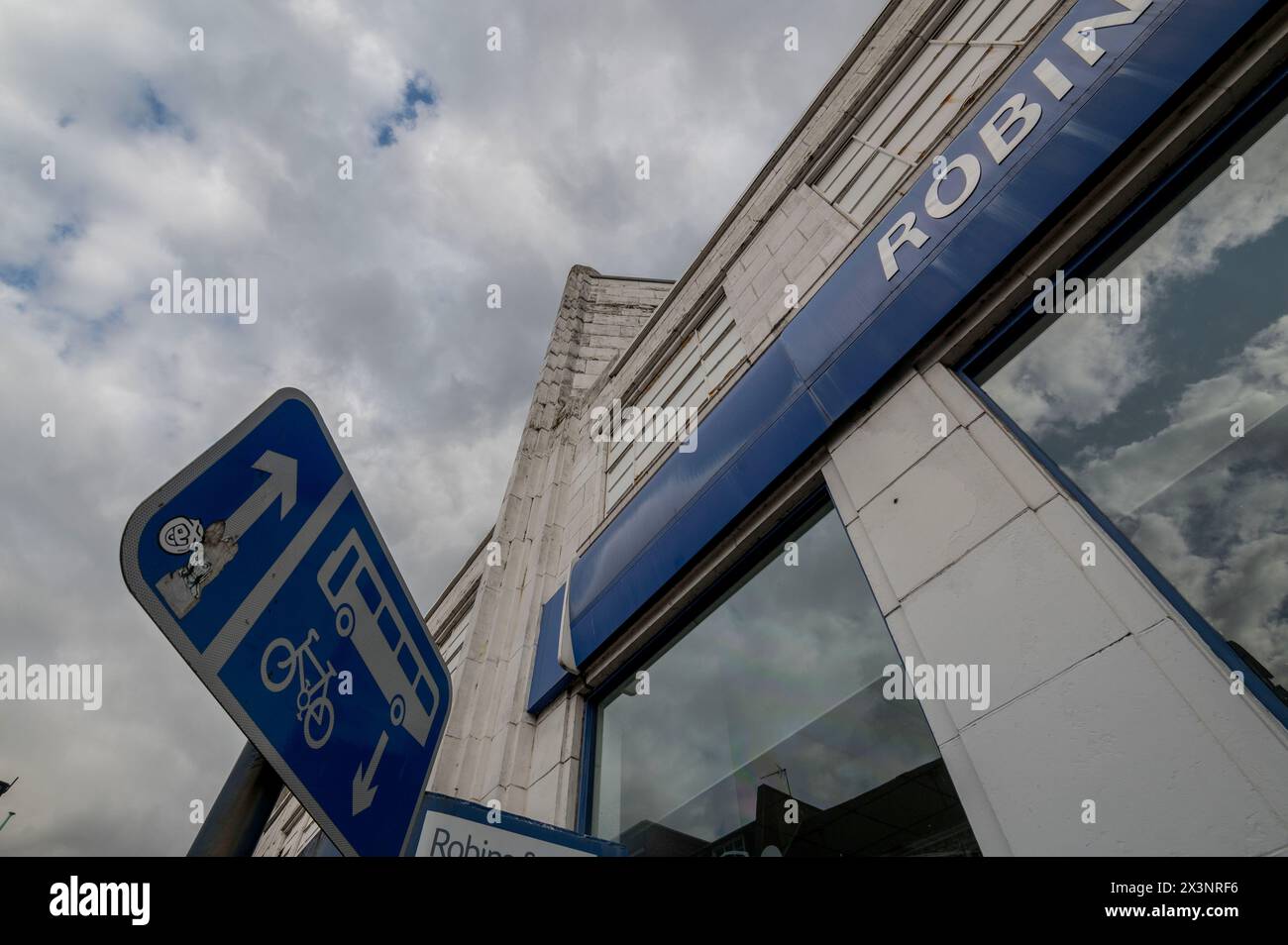 Len House, the 1930s art deco Rootes car showroom and factory in ...