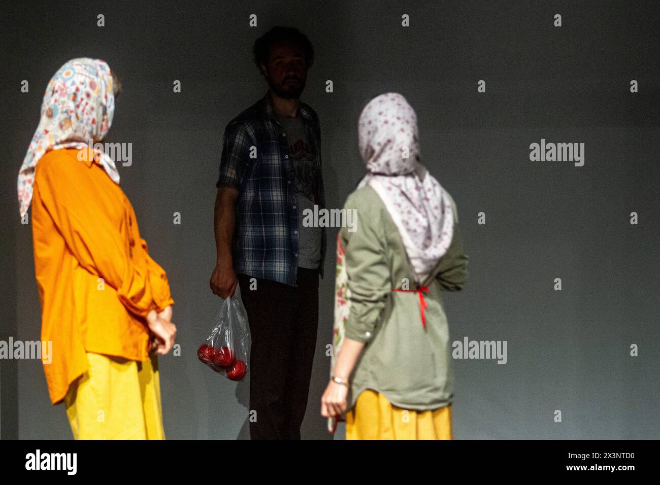 Islamic art for theater hi-res stock photography and images - Alamy