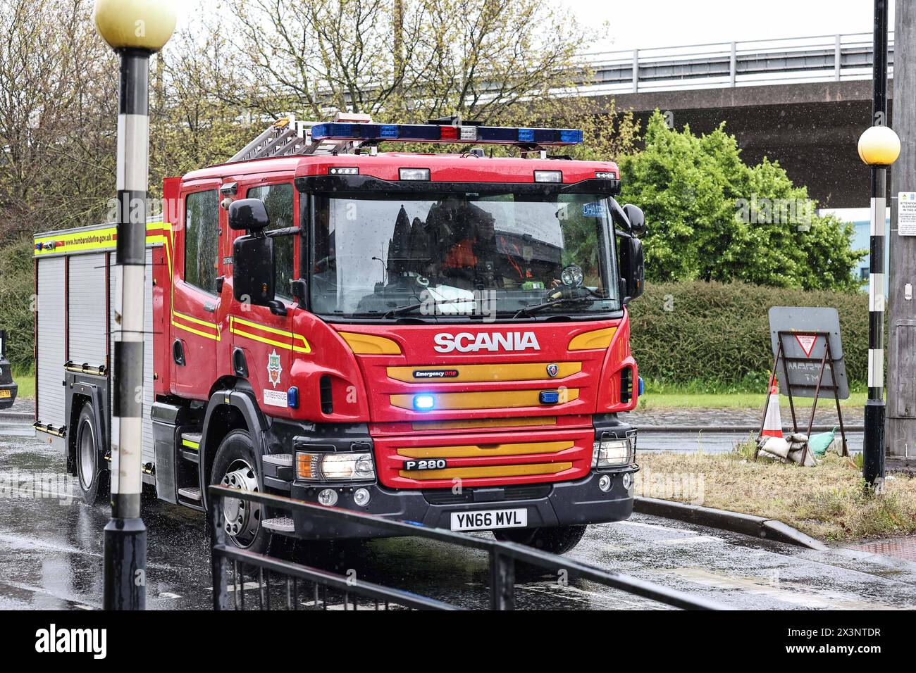Hull, UK. 28th Apr, 2024. Four Fire engines and fire rescue services ...