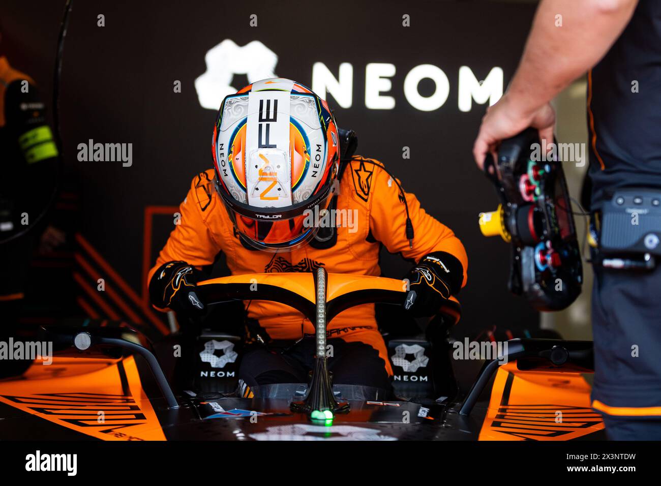 BARNARD Taylor (gbr), NEOM McLaren Formula E Team, Nissan e-4ORCE 04 ...