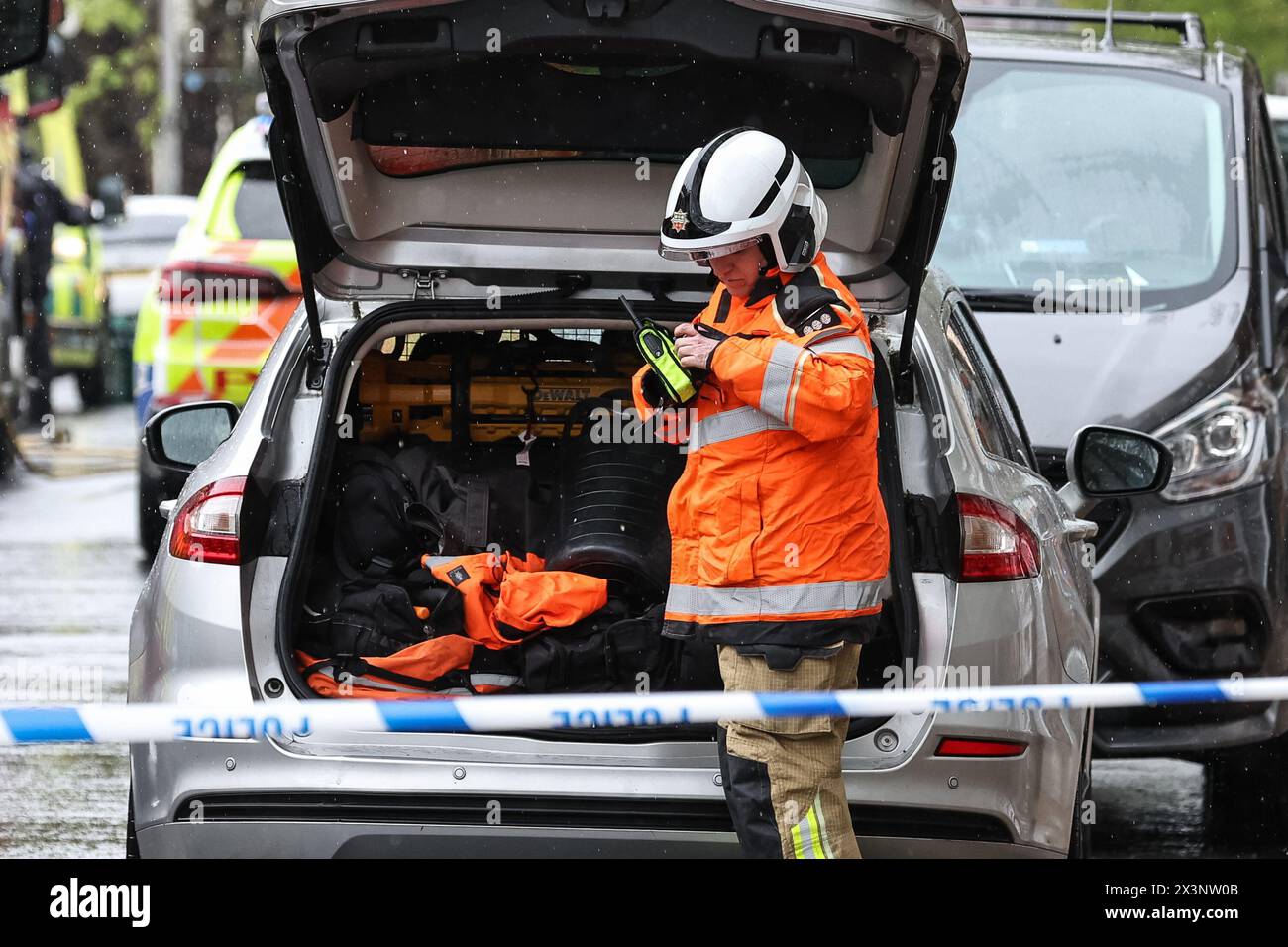 Hull, UK. 28th Apr, 2024. Four Fire engines and fire rescue services ...