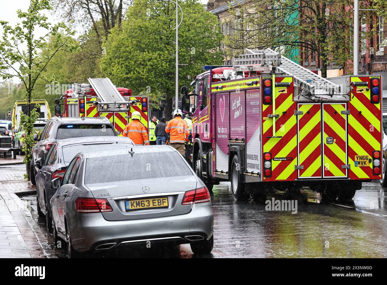 Hull, UK. 28th Apr, 2024. Four Fire engines and fire rescue services ...