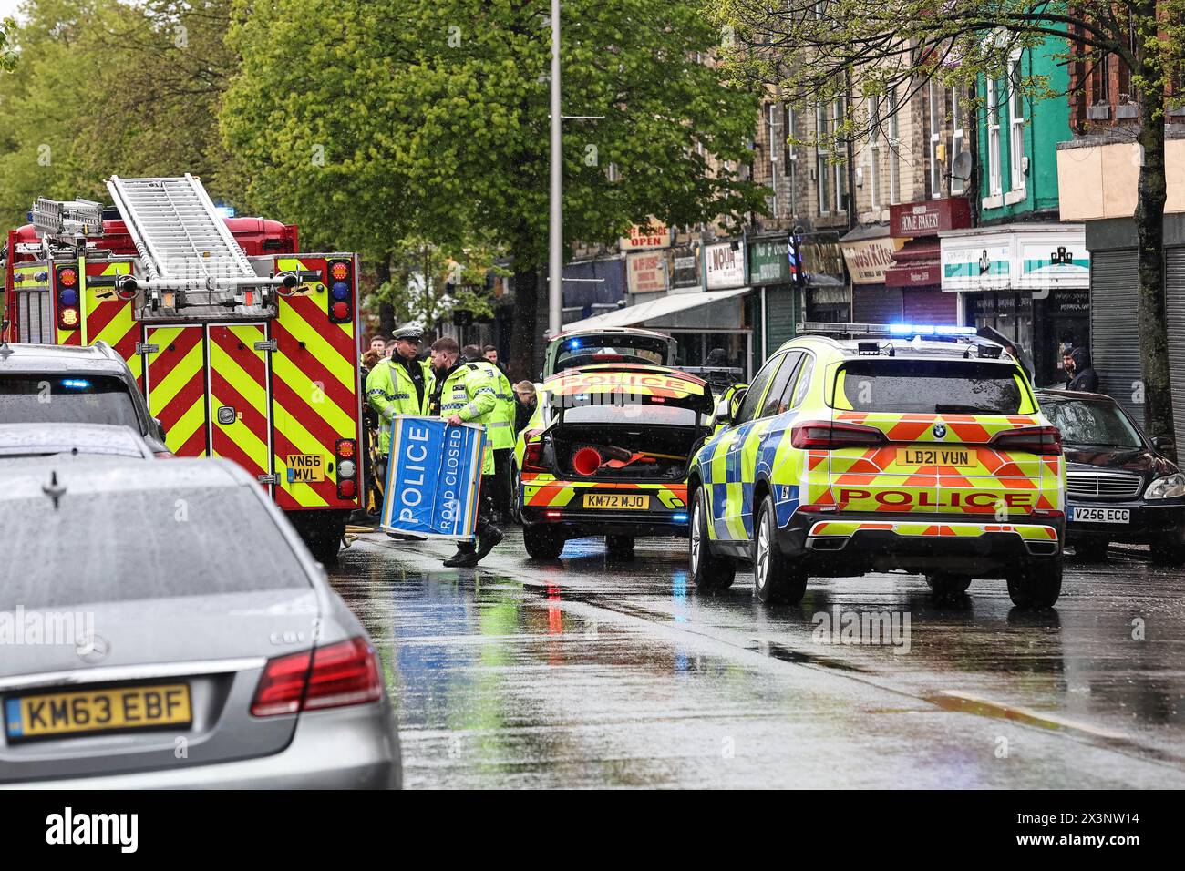 Hull, UK. 28th Apr, 2024. Four Fire engines and fire rescue services ...