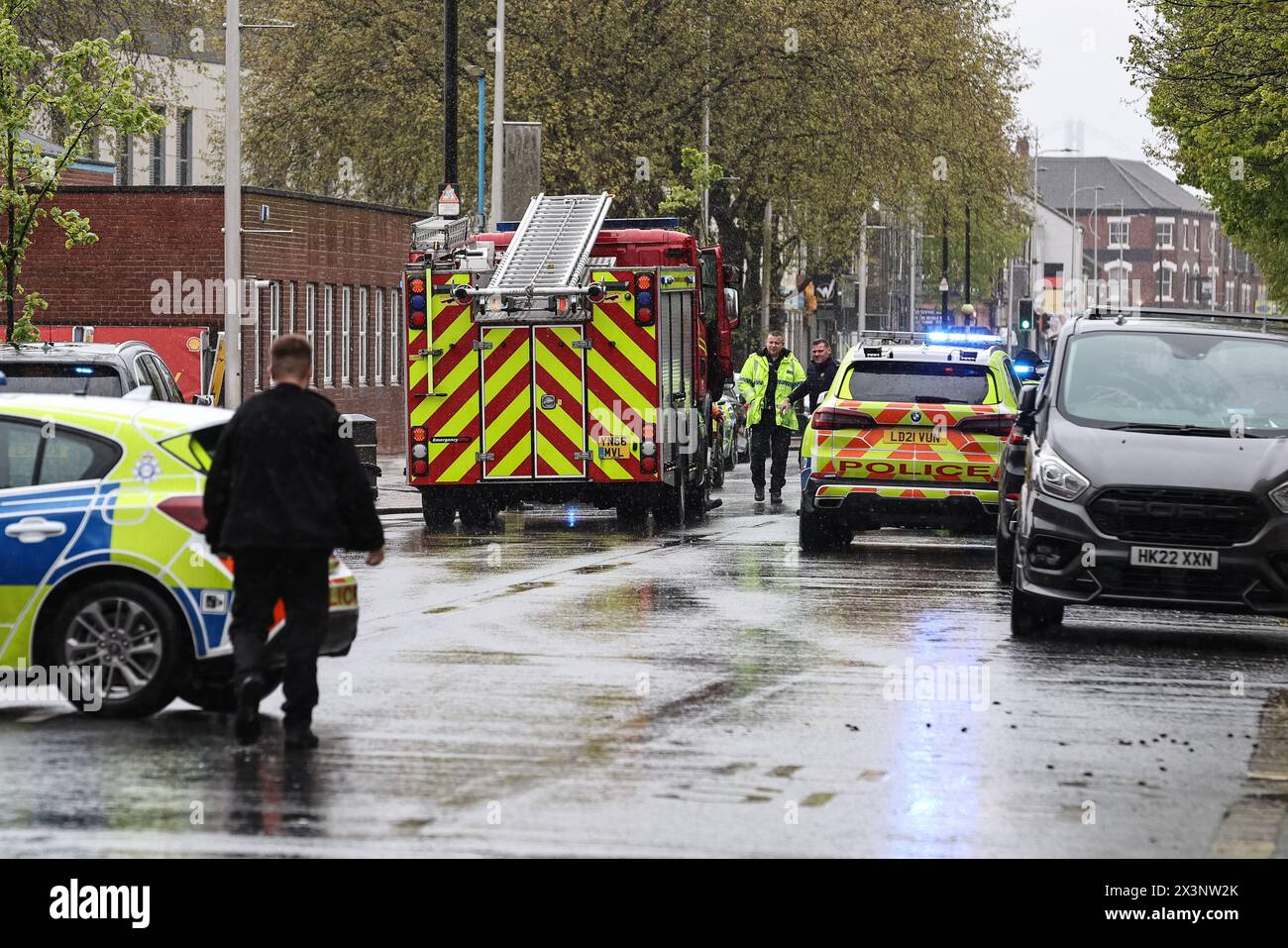Hull, UK. 28th Apr, 2024. Four Fire engines and fire rescue services ...
