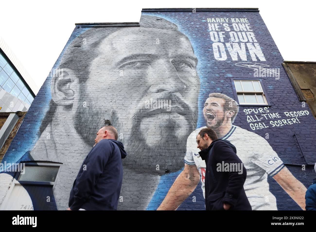 Arsenal fans walking to stadium hi-res stock photography and images - Alamy