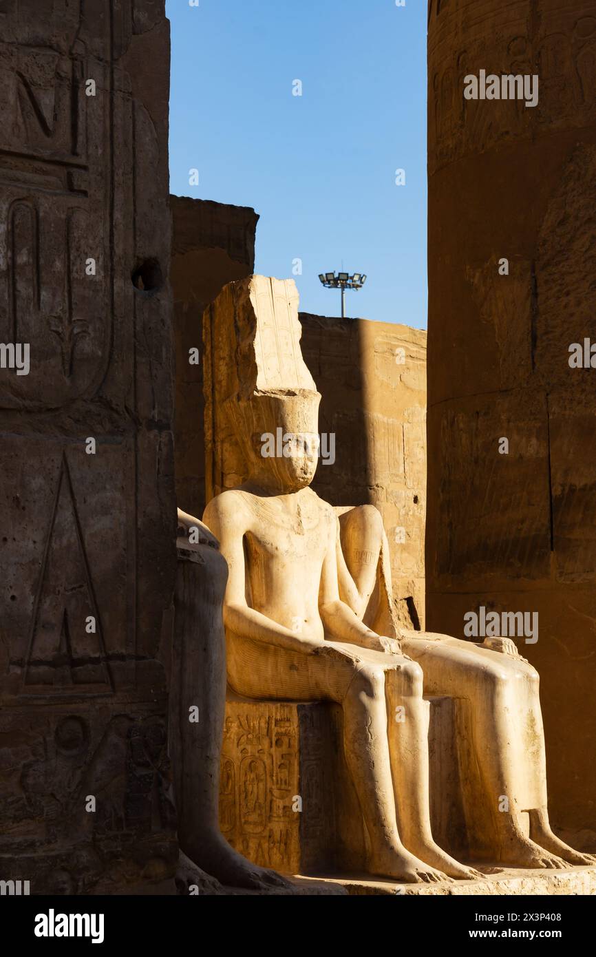 Ancient egyptian statues hi-res stock photography and images - Alamy