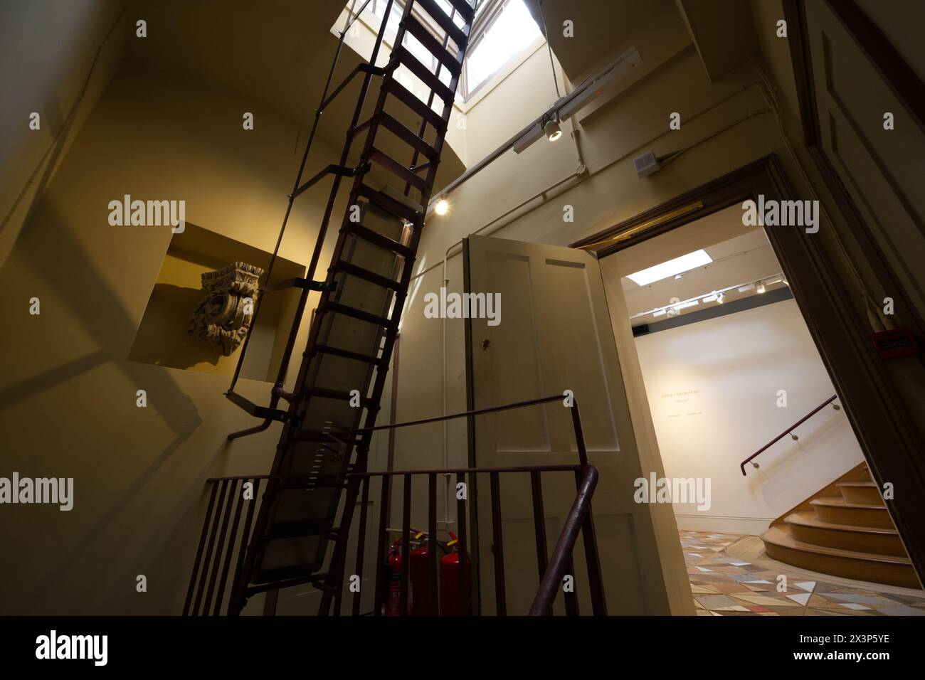 Inside of an arch hi-res stock photography and images - Alamy