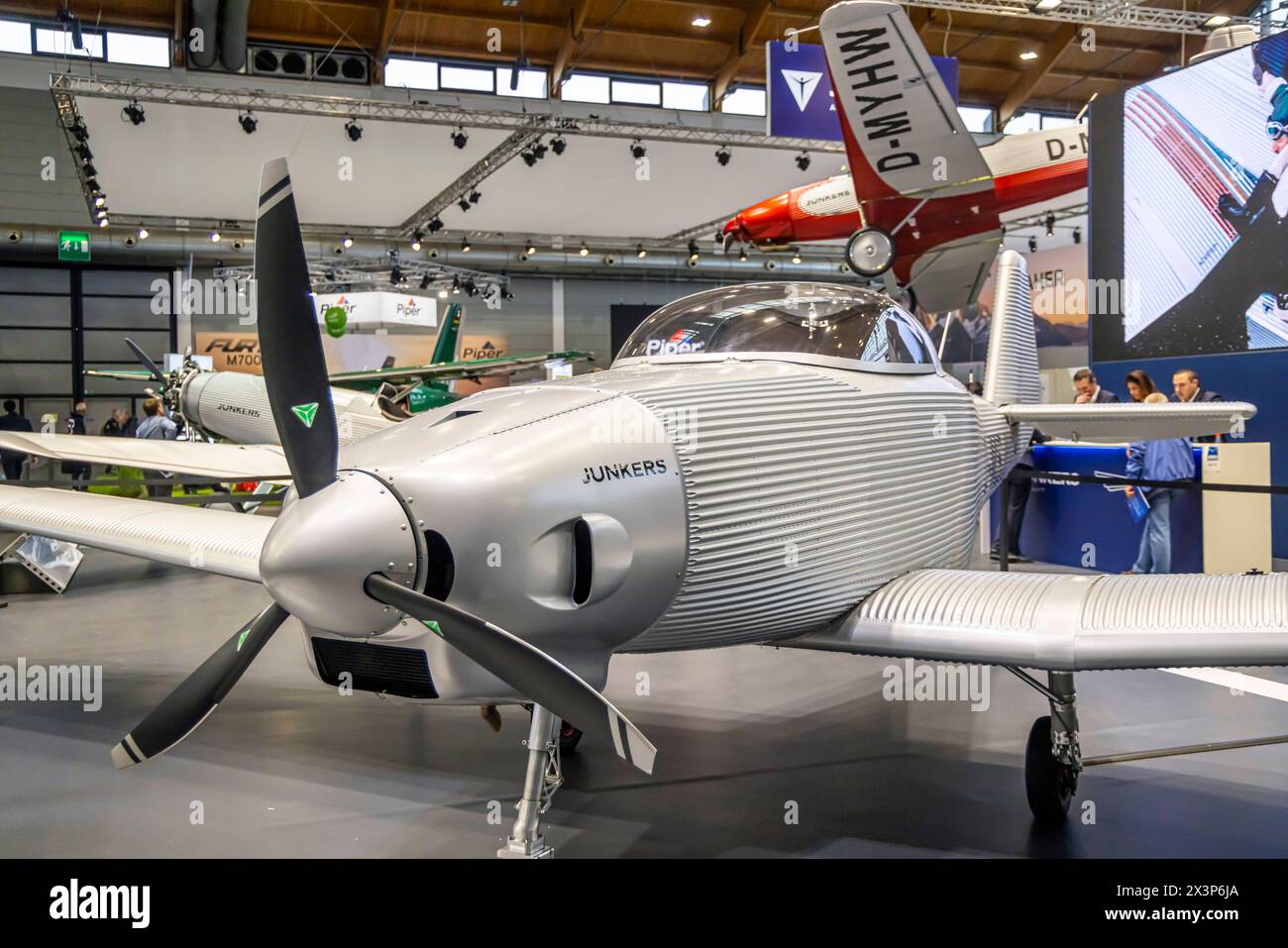 Junkers zeigt A60 mit Side-by-Side-Cockpit. Luftfahrtmesse AERO in ...