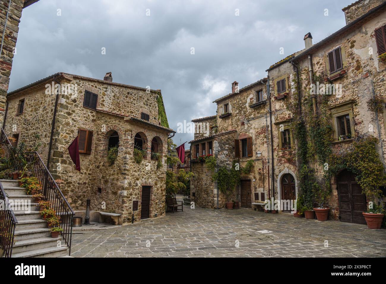 Castello pietre hi-res stock photography and images - Alamy