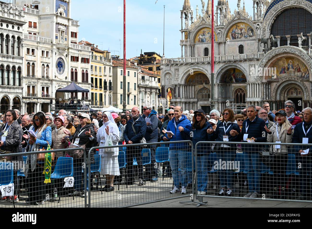 Venice - Pope Francis greets thousands of faithful as he arrives in St ...