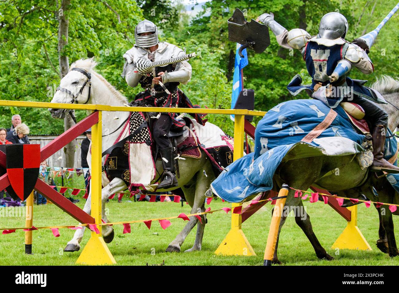 JOUSTING JESTERS AND DUELLING AT TRAQUAIR! TRAQUAIR MEDIEVAL FAYRE ...