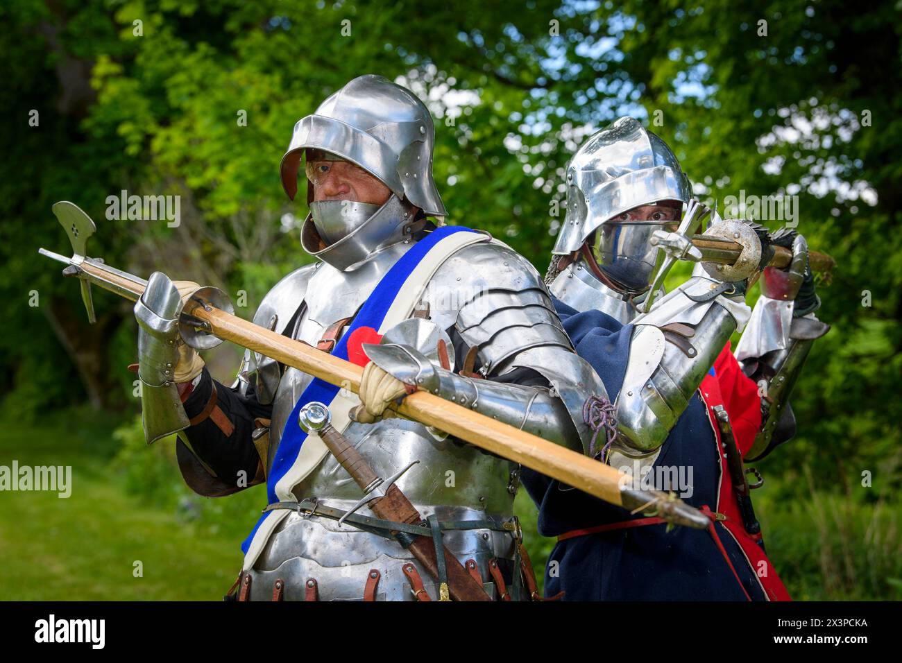 JOUSTING JESTERS AND DUELLING AT TRAQUAIR! TRAQUAIR MEDIEVAL FAYRE ...