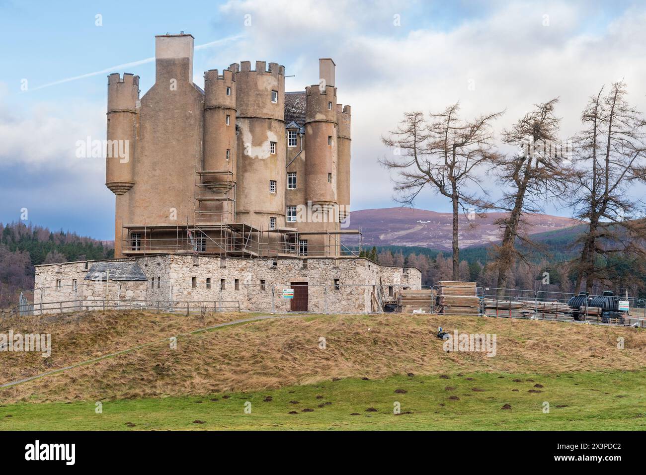 Braemar hi-res stock photography and images - Alamy