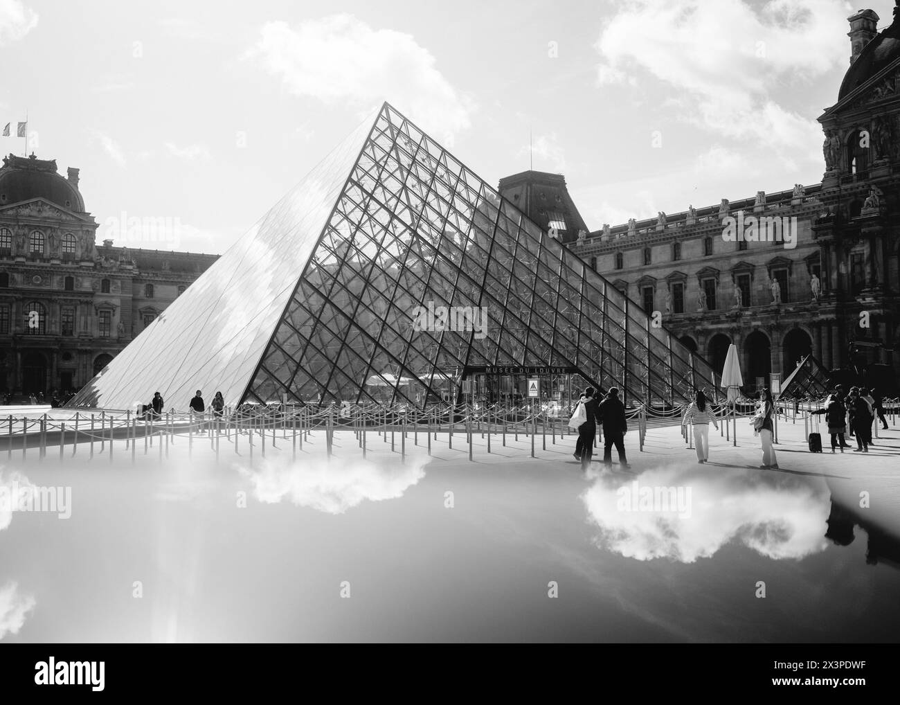 Paris, 02.04.2024: Travelpictures, The Louvre with its glass pyramids ...