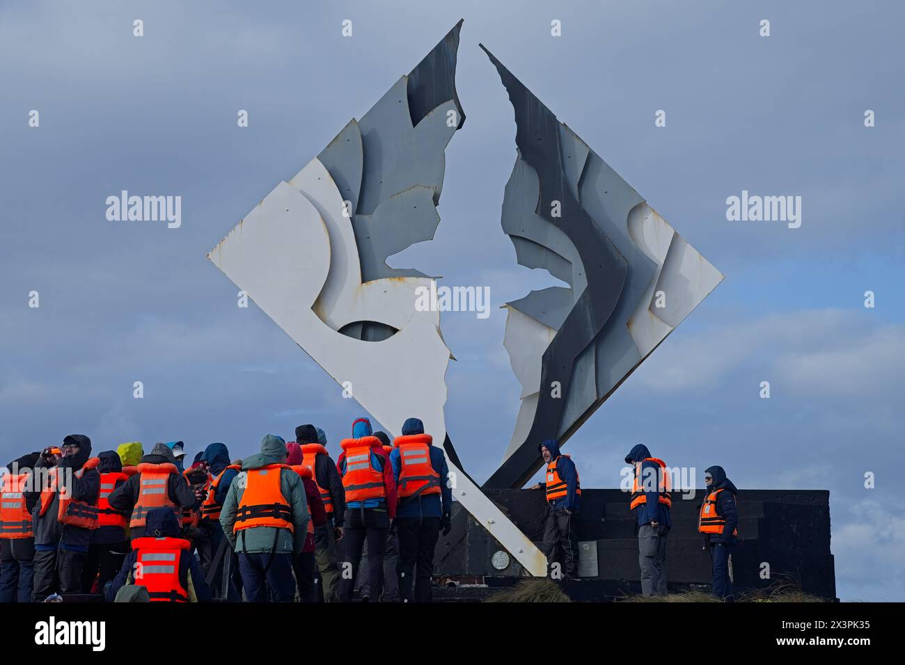 Cruise Ship passengers at the Albertross Memorial for souls lost ...