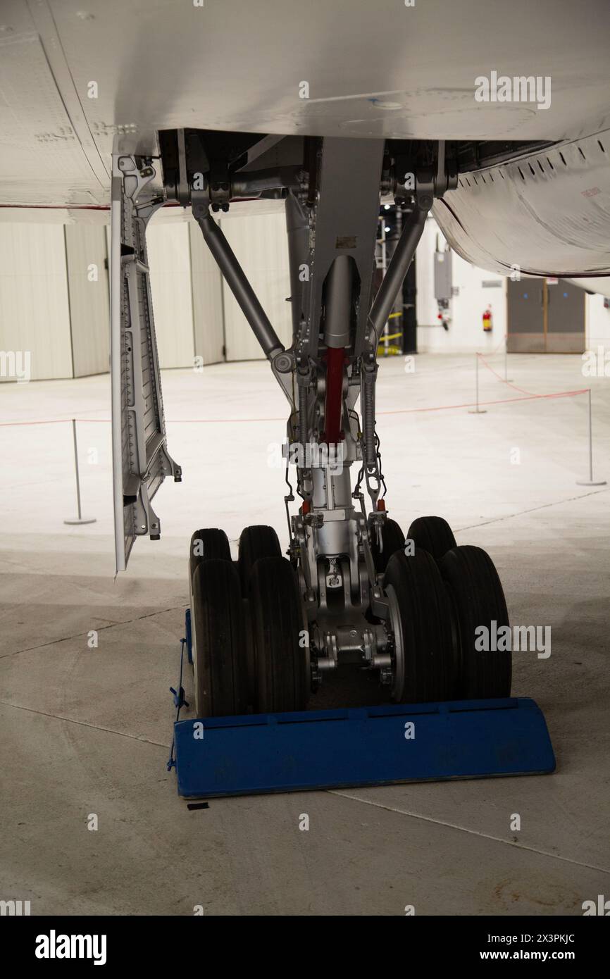 Main undercarriage on a Handley Page Victor B (K) IA model tanker ...