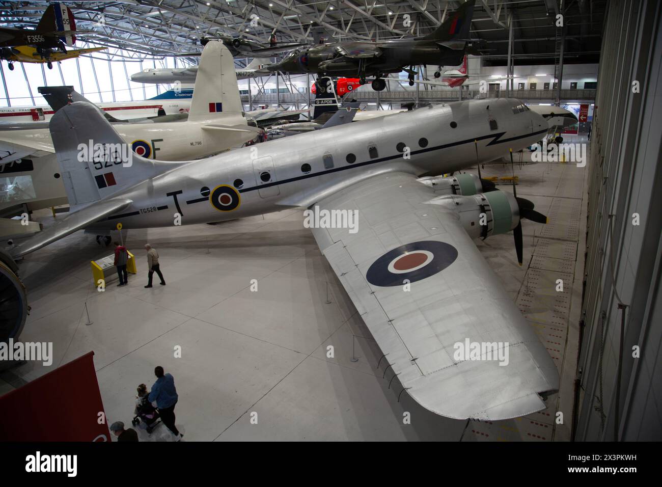 Handley Page Hastings C.1A, TG528. British troop-carrier and freight ...