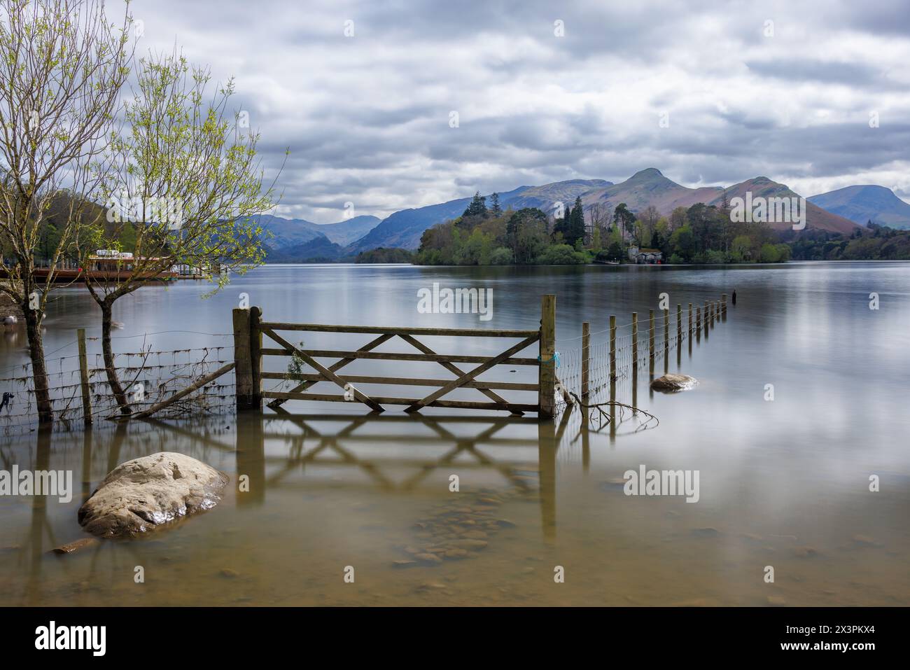 Submerged gate hi-res stock photography and images - Alamy