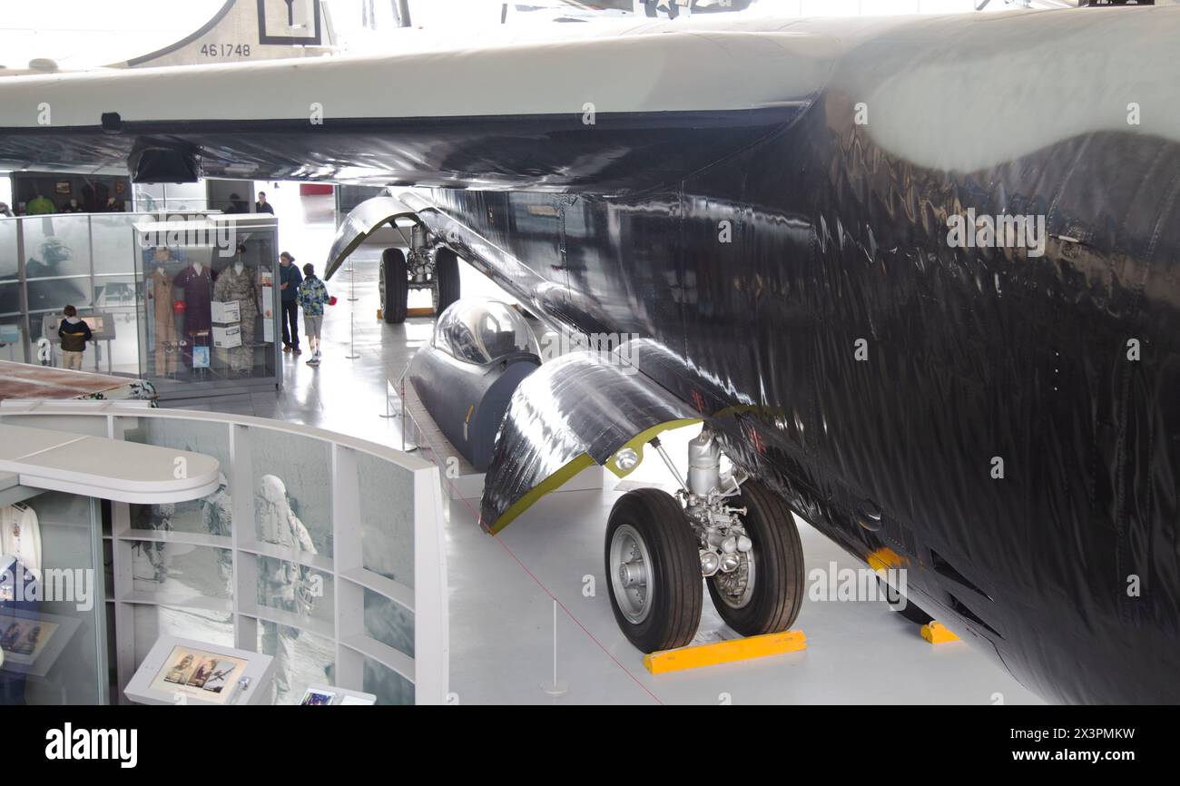 Main undercarriage of a Boeing B-52 D Stratofortress, American long ...